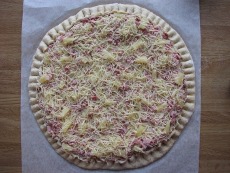 Kinkku-ananaspizzakka | Reseptit | Kinuskikissa